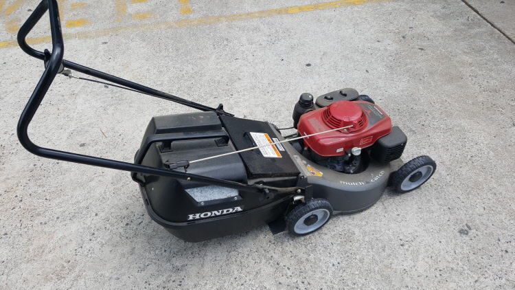 Hire Lawn Mower Honda Machine, 4-Stroke HRU196D
